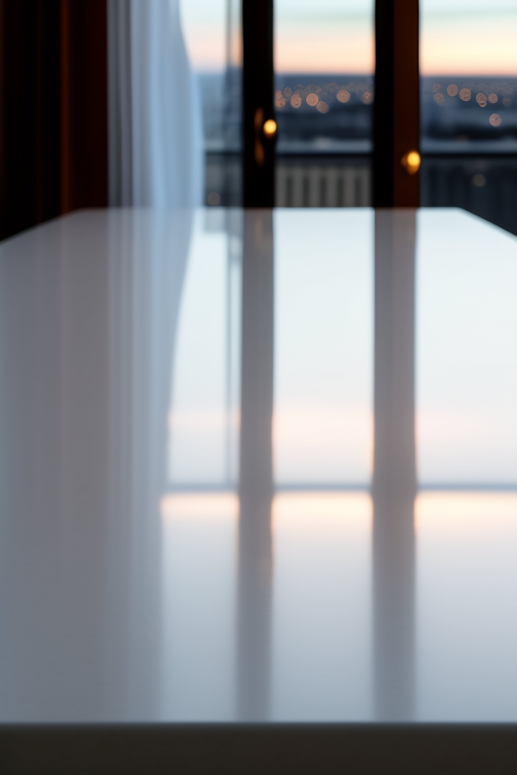 Lexica - White table surface, apartment