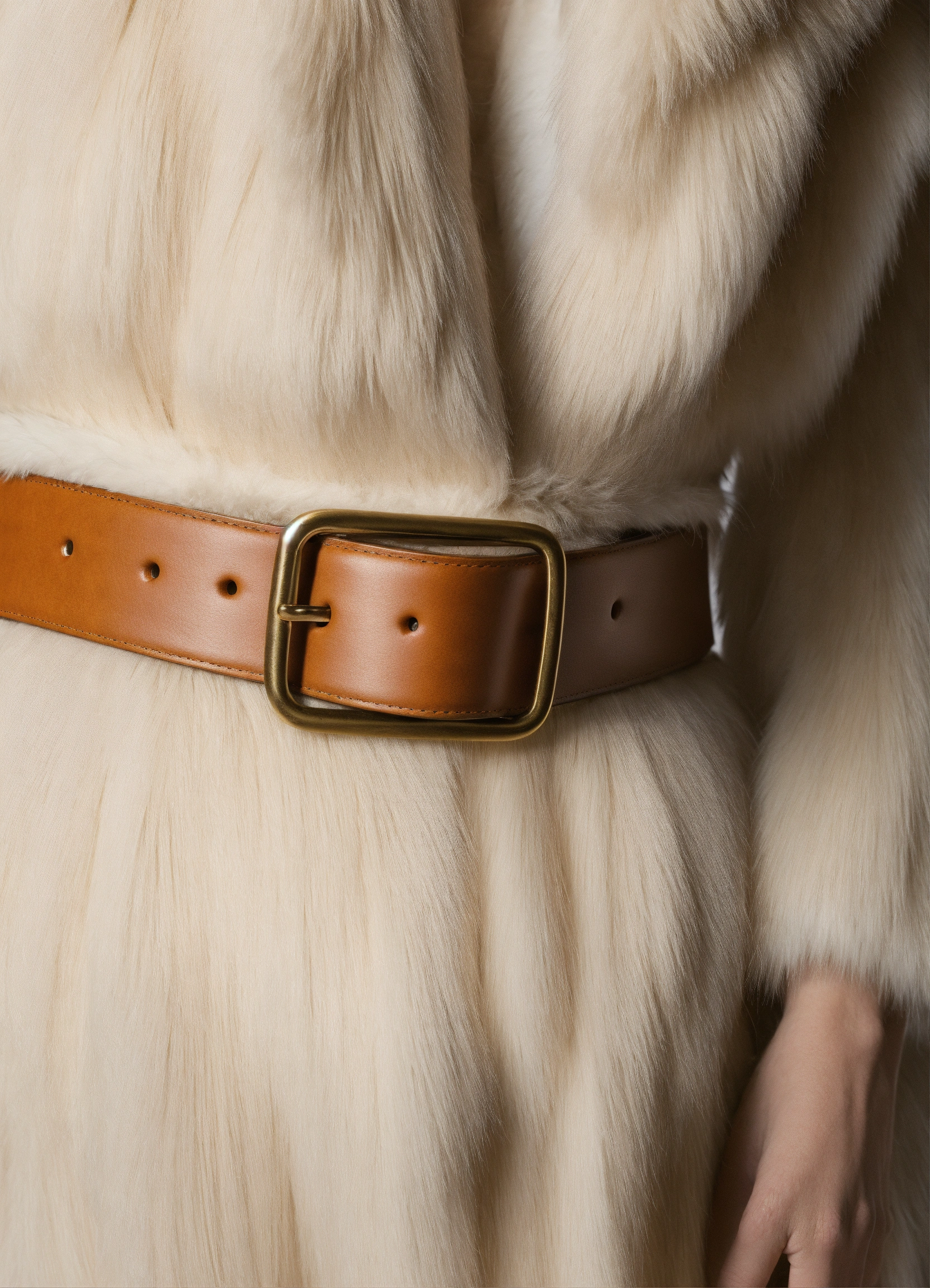 Lexica - Fur belt, white, close up, no background